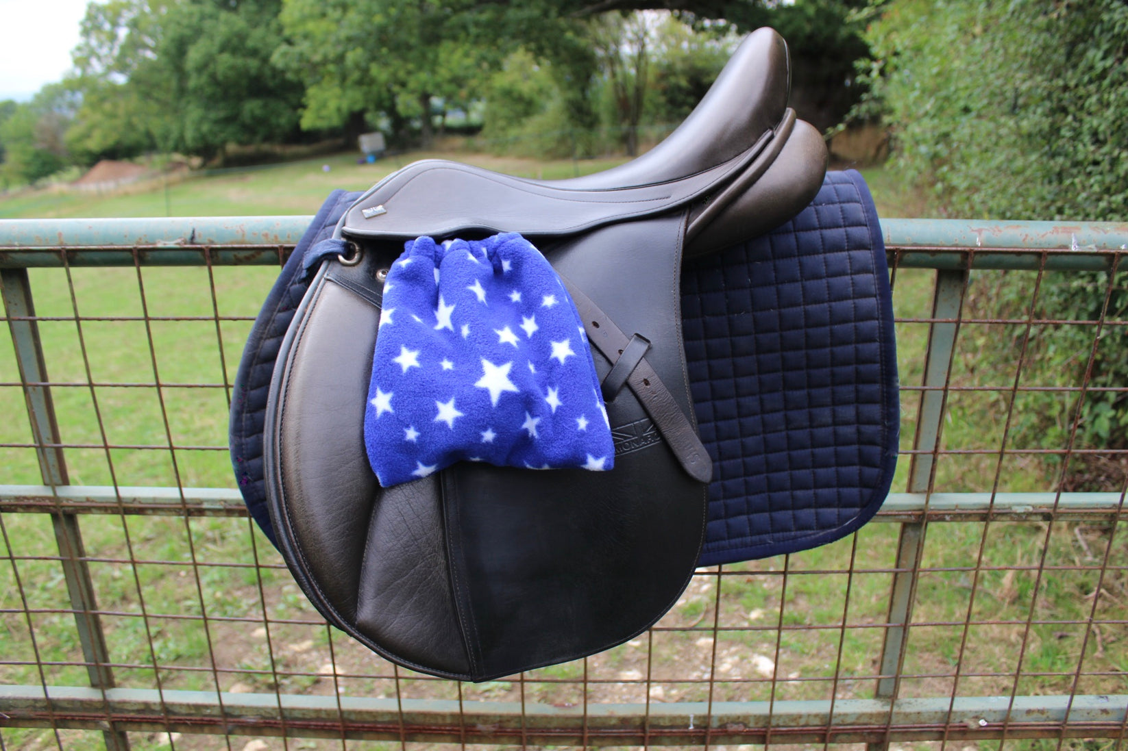 Fleece stirrup covers / stirrup bags for horse riders – blazingbrowbands